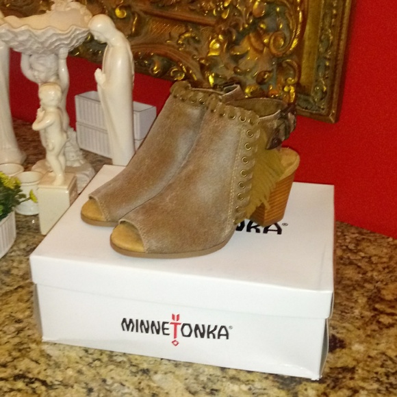Minnetonka | Shoes | Minnatonka Mae Fringe Leather Heeled Sandals ...